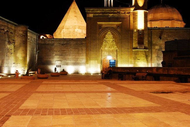 Kayseri'de Selçuklu Mirası Hunat Camii ve tarihi - Dürüst Haber